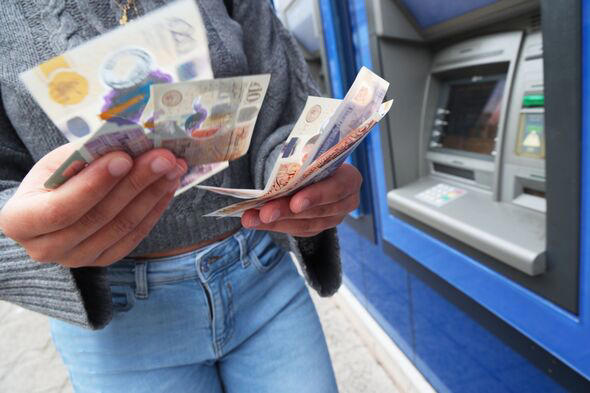 Major high street bank to send £100 payment to UK bank accounts ...