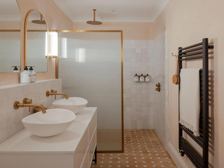 7 trends in ensuite designs to make this space a moment