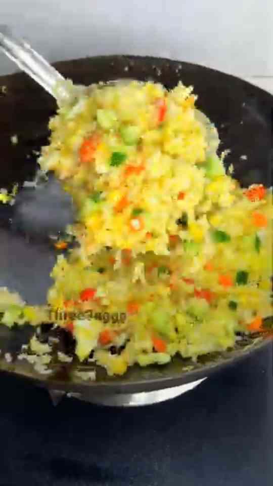 Crayfish or black pepper beef: which fried rice wins?