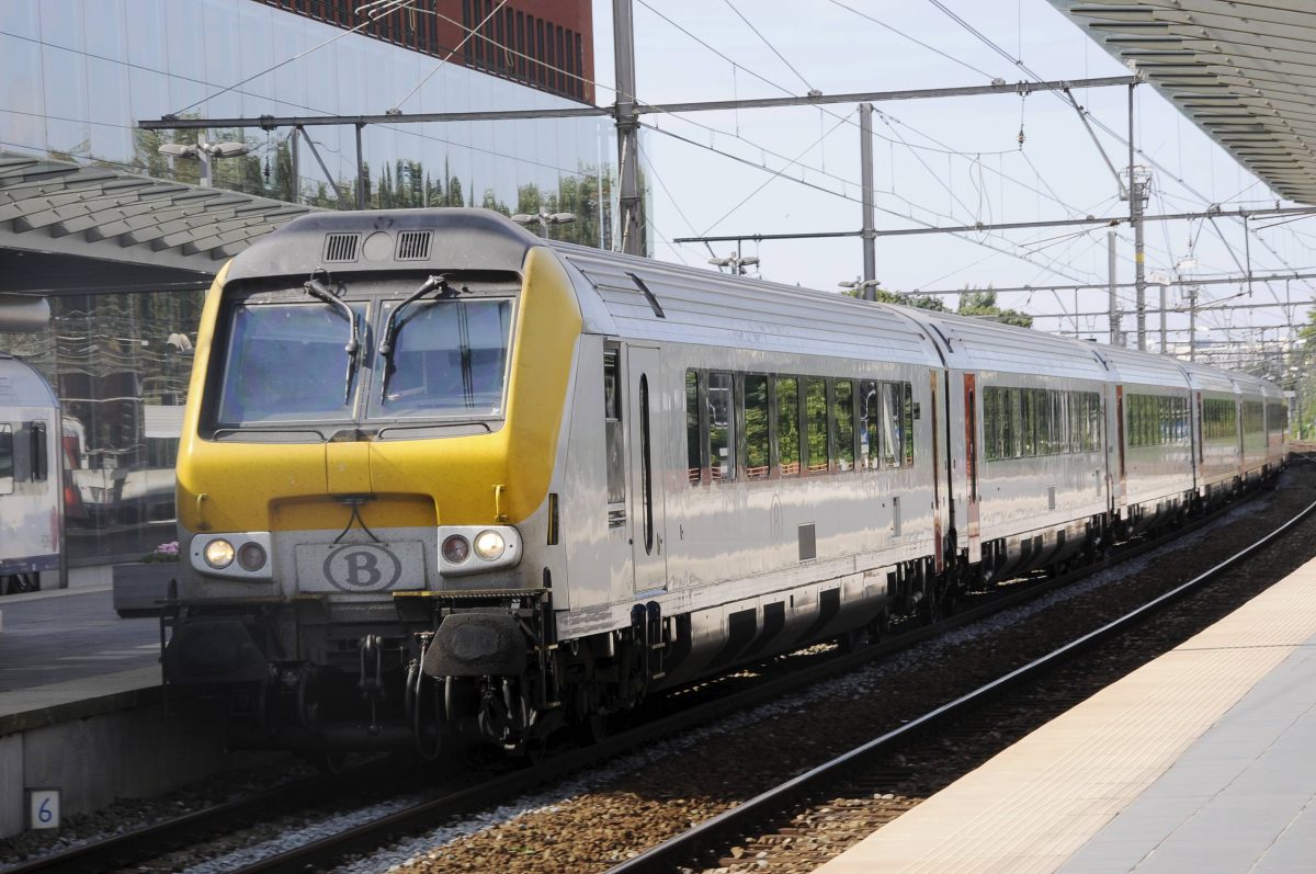 Tragödie in Belgien: Zug rammt Schulbus an Bahnübergang ++ mehrere Tote