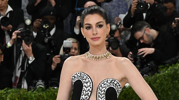 Heimliche OP: Anne Hathaway war zehn Jahre lang "halb blind"