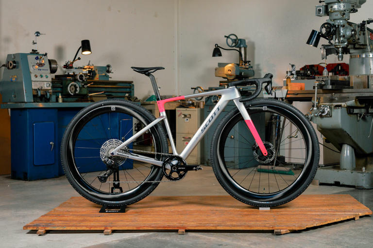Defending champion will race a 32-inch gravel bike at the 2026 Unbound 200