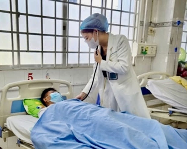 Cứu sống nam thanh niên bị sốc phản vệ do bôi thuốc tê để phun xăm