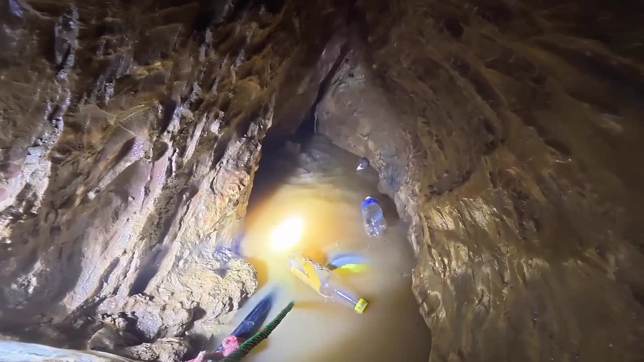 Thai cave rescue divers join search for seven locals trapped while ...