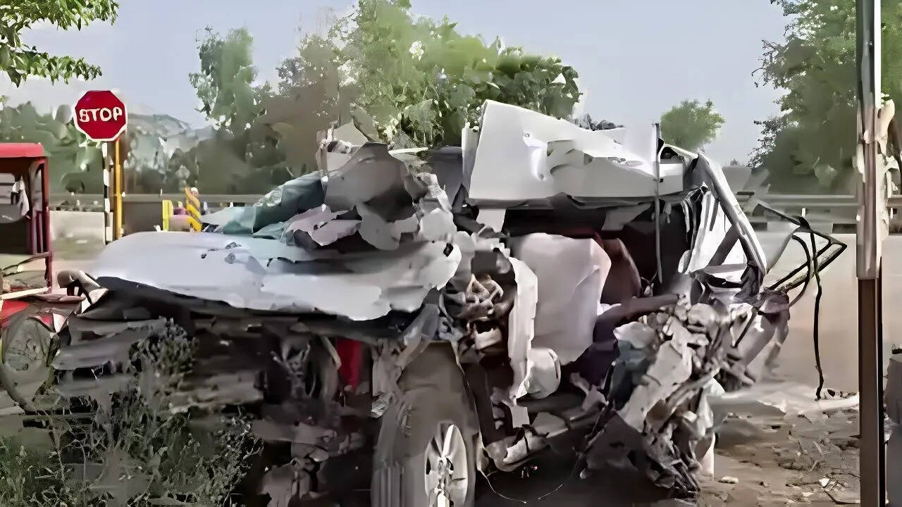 Doctor among 4 killed, 3 injured as SUV crashes into truck in UP