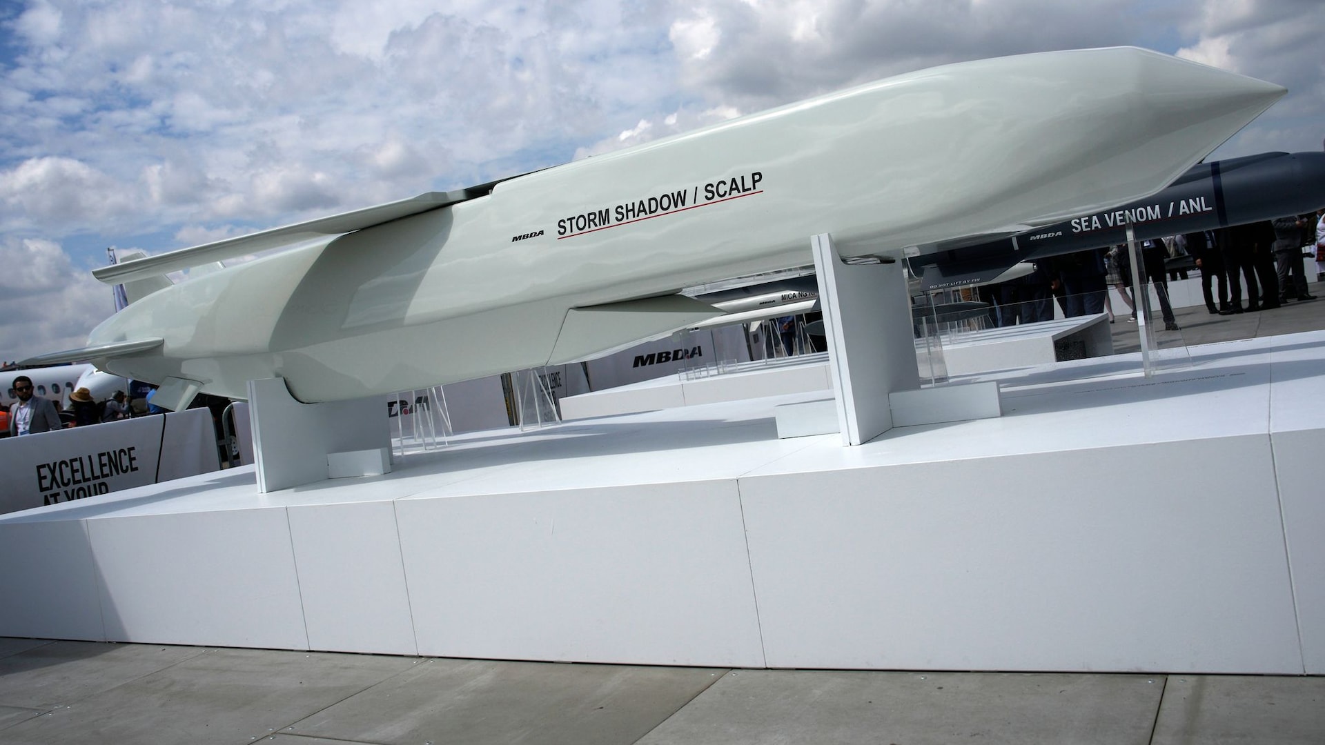 Ukraine schickt 2,2 Millionen teuere Storm-Shadow-Rakete auf russische ...