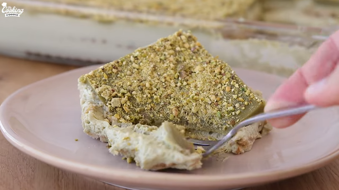 This dessert is basically green gold in layers