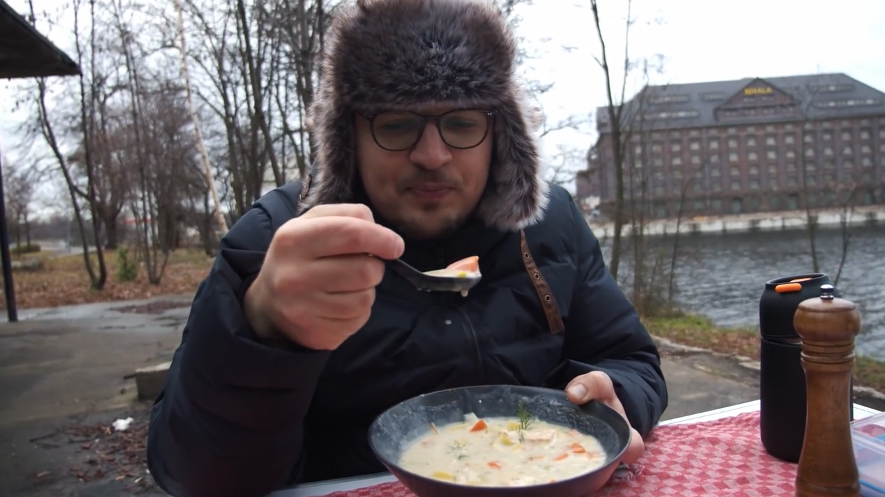 Creamy Finnish salmon soup | Lohikeitto winter comfort food recipe
