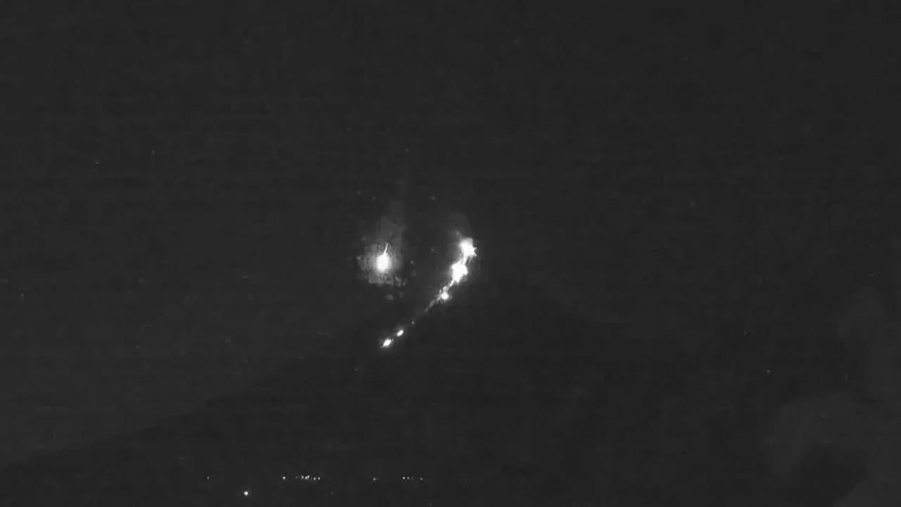 Meteor seen falling beside Mayon volcano in the Philippines