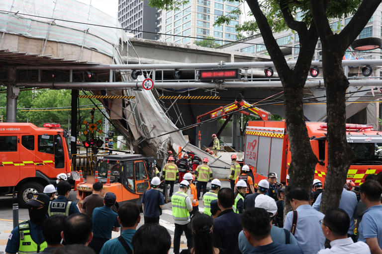 Seosomun overpass collapse kills three during demolition