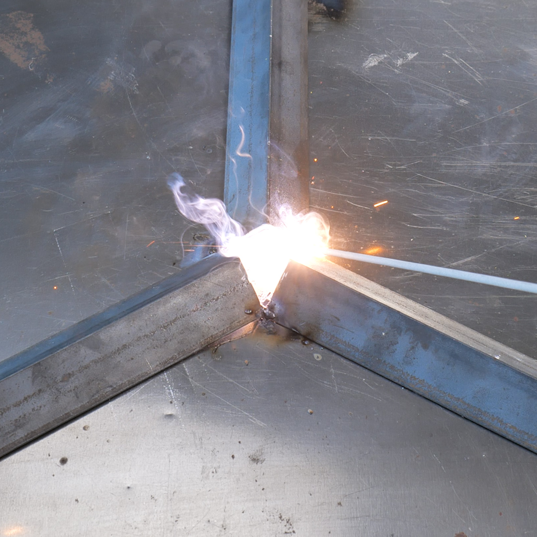 Top trick for joining metal pipes efficiently! 💯🔧