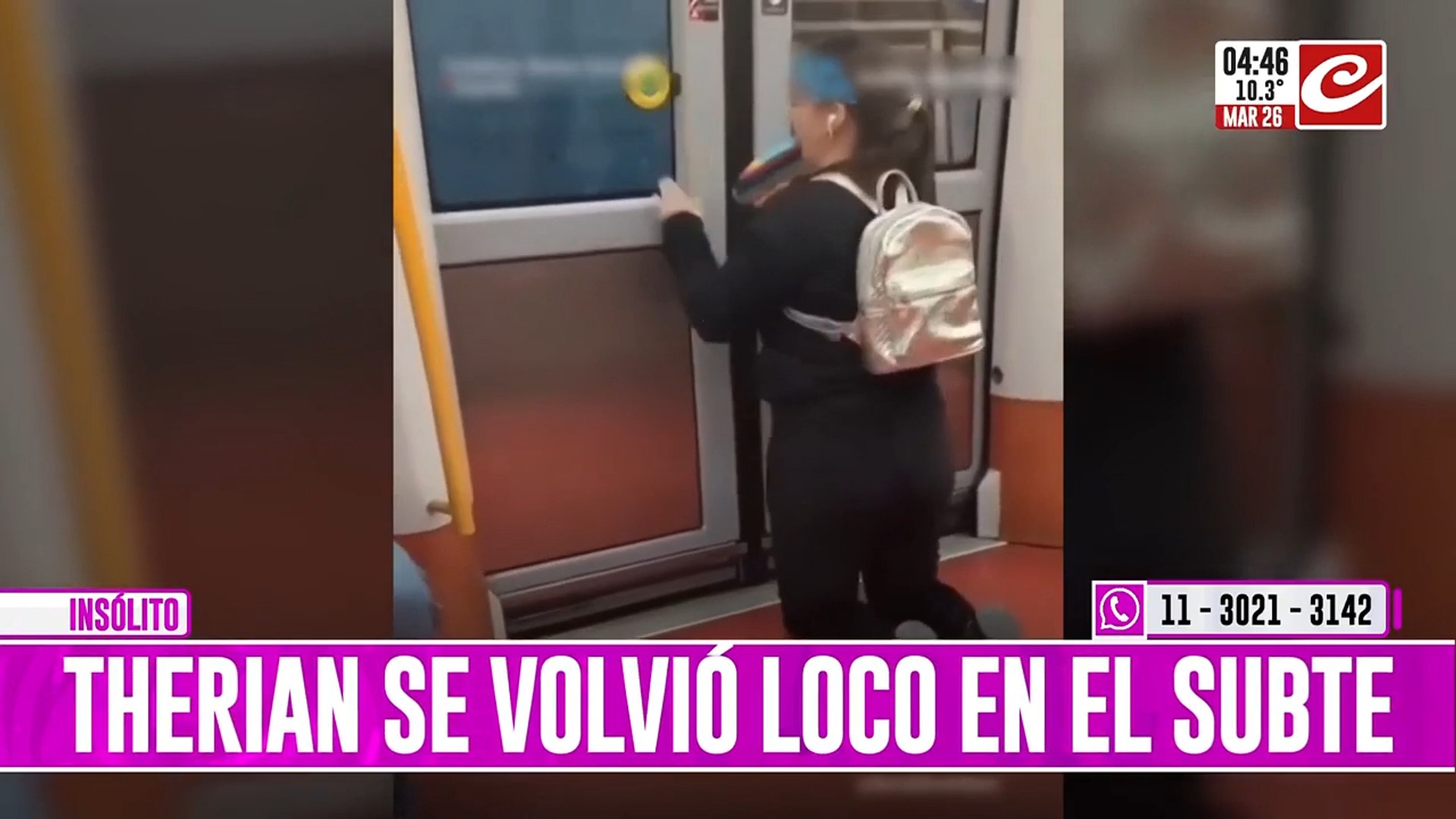 Therian entra en desesperación para que le abran la puerta del subte