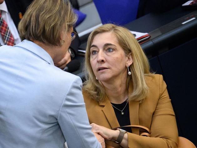 Milliarden-Loch bei Pflegekassen: Beitragserhöhung droht noch 2026 ...
