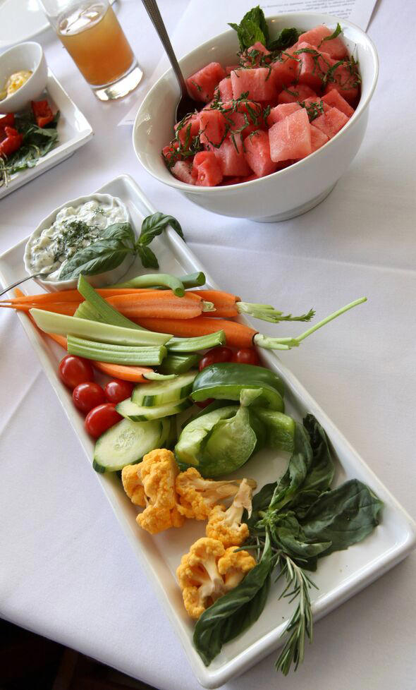 Eating three foods will keep you hydrated without needing loo during ...
