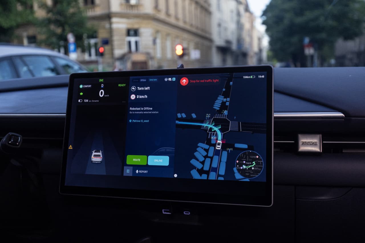 Move over, Tesla. Another robo-taxi stock is making progress.