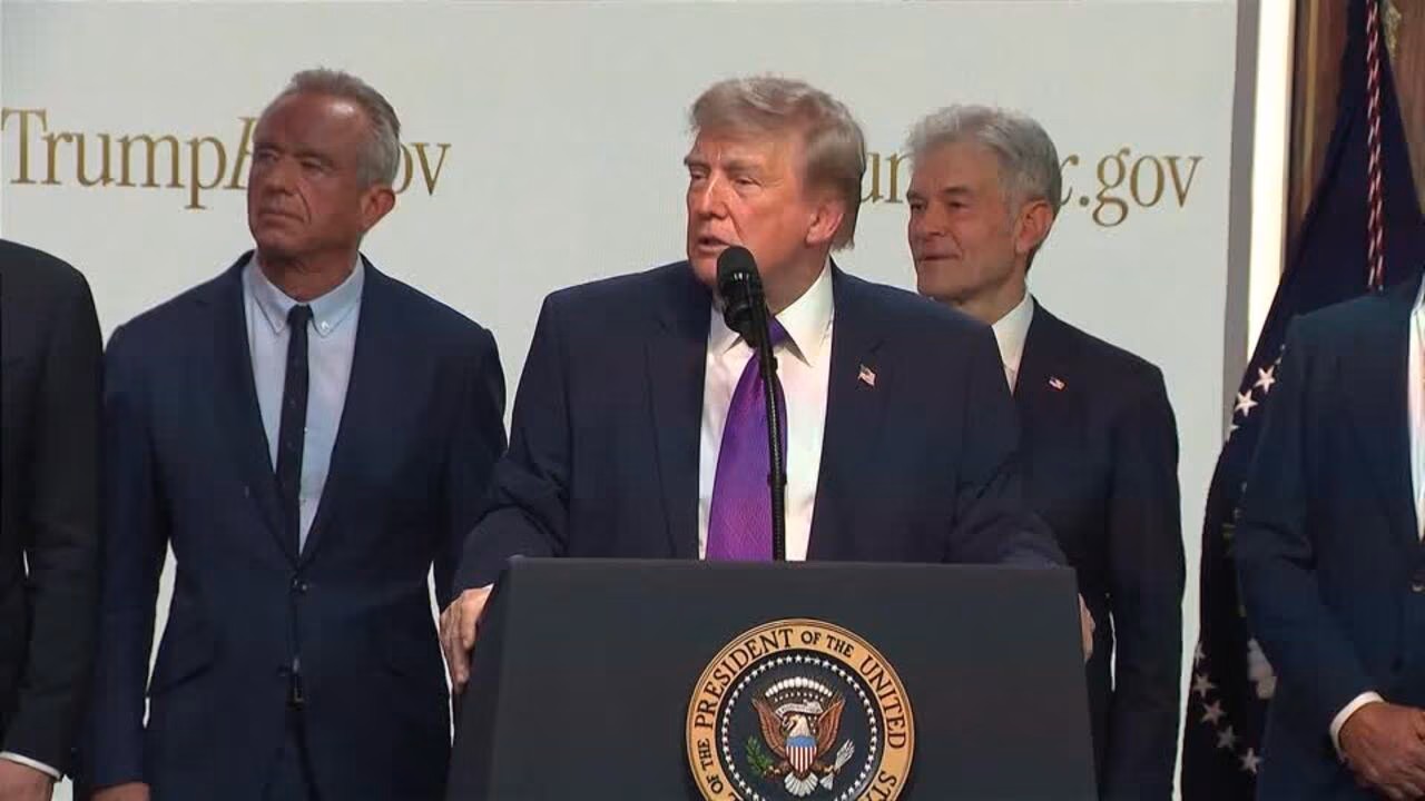Trump silenced disease experts - then the Ebola crisis started exploding