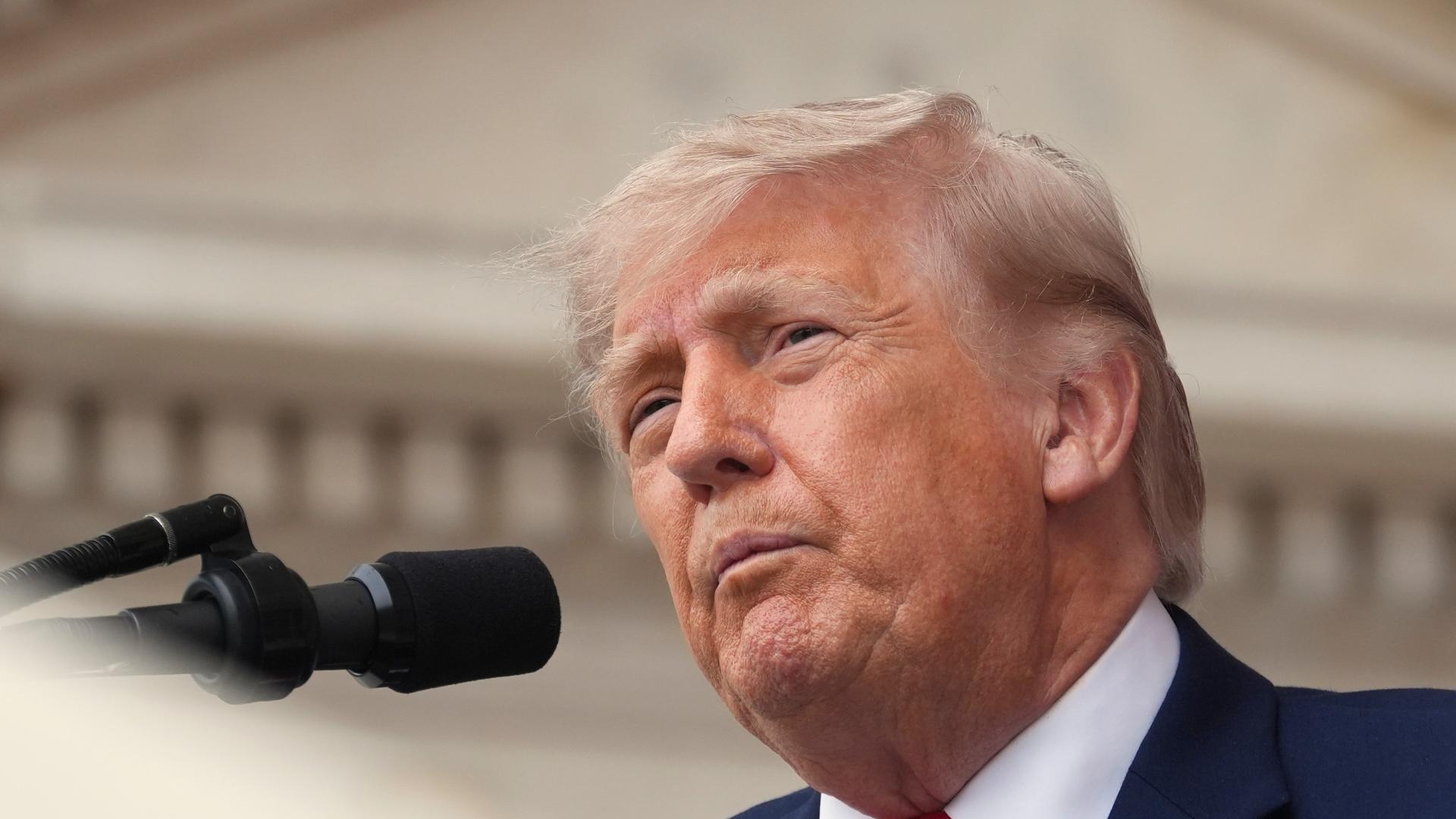 President Trump visits Walter Reed Medical Center for annual physical