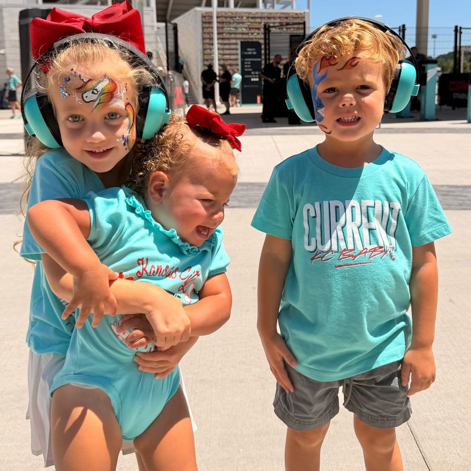 Brittany Mahomes’ 3 kids look adorable in unicorn and shark face paint ...