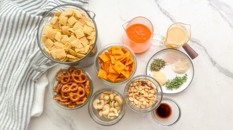 Crunchy buffalo snack mix recipe