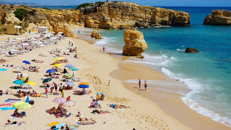 Afinal, podemos ou não colocar o chapéu-de-sol da praia em frente à ...