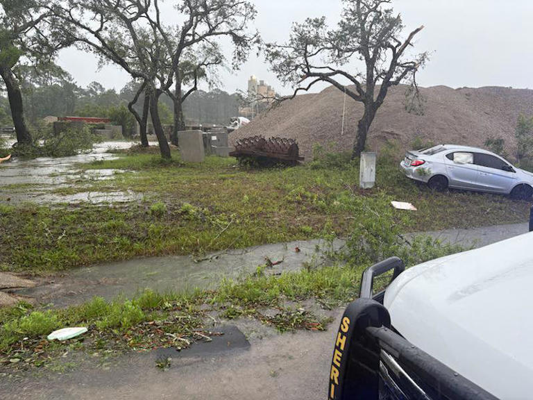 Severe storm causes power outages and damage in Florida
