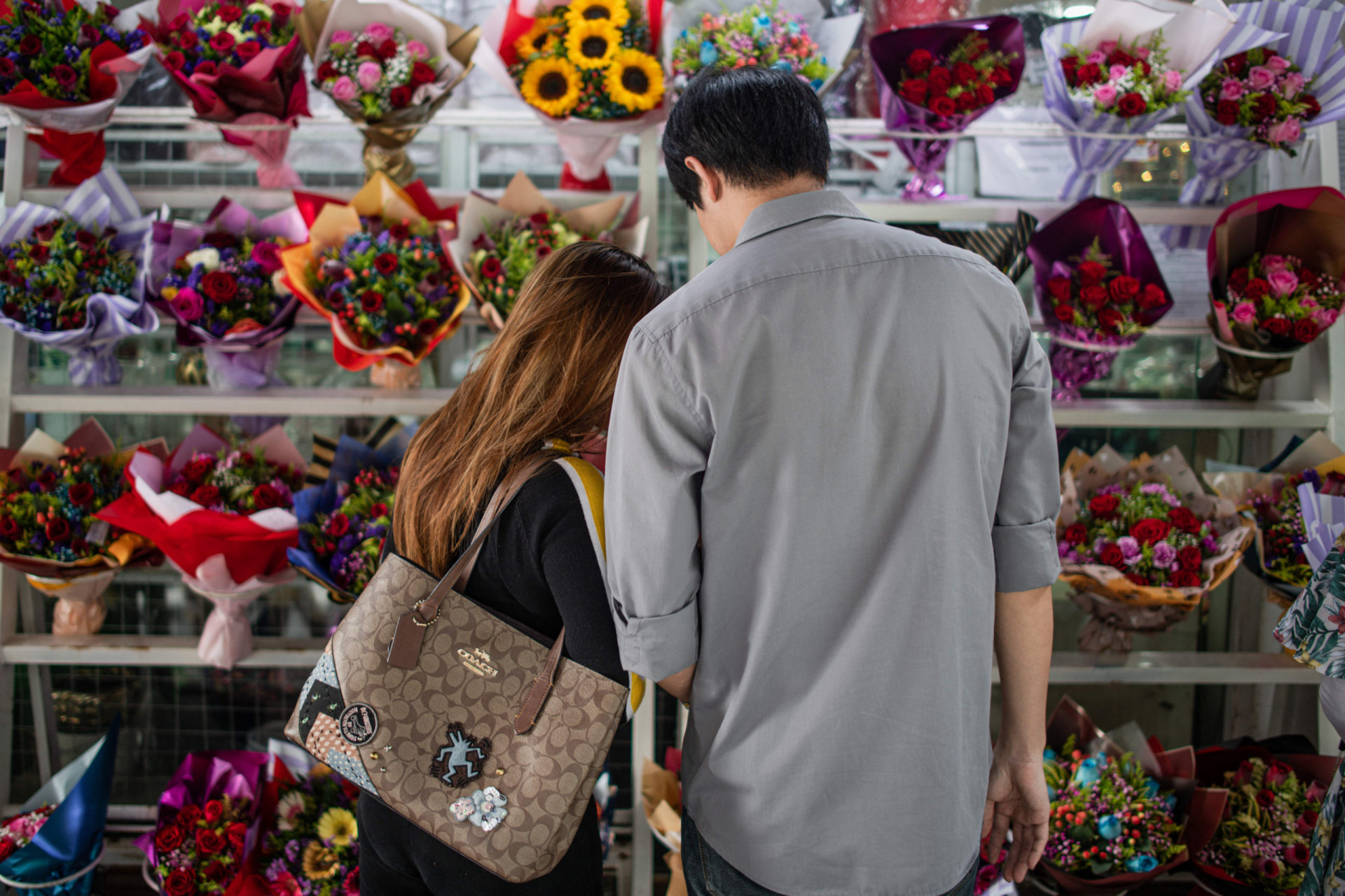 What is a 'pick-me girl' and why is it a bad concept?