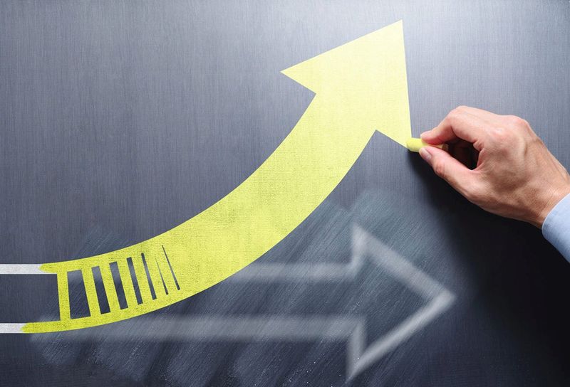 16 little clues someone is smarter than average, according to psychology