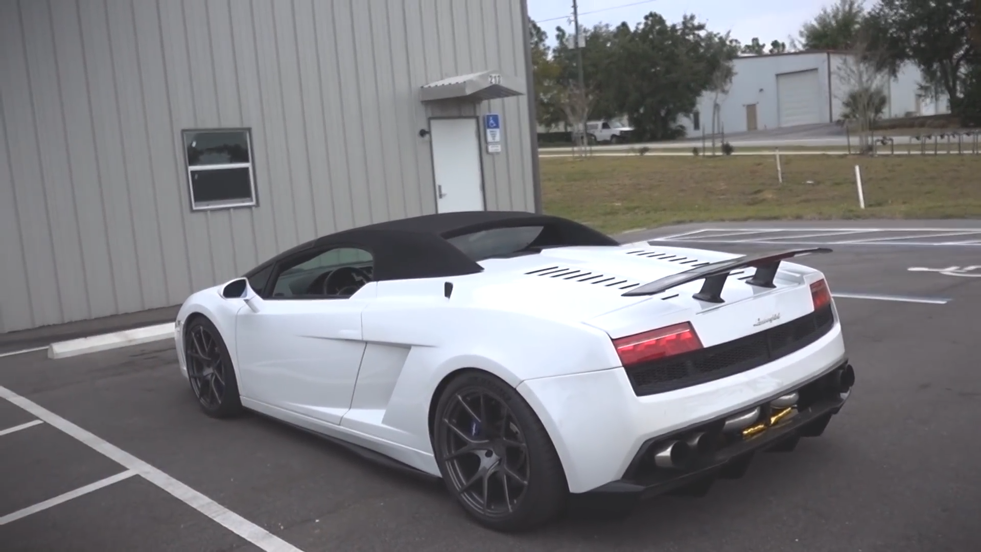 This homemade turbo Lamborghini almost went out of control