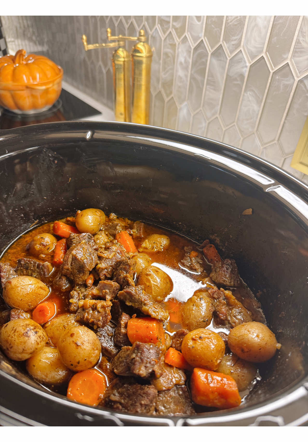 Simple slow cooker beef stew recipe ready in minutes