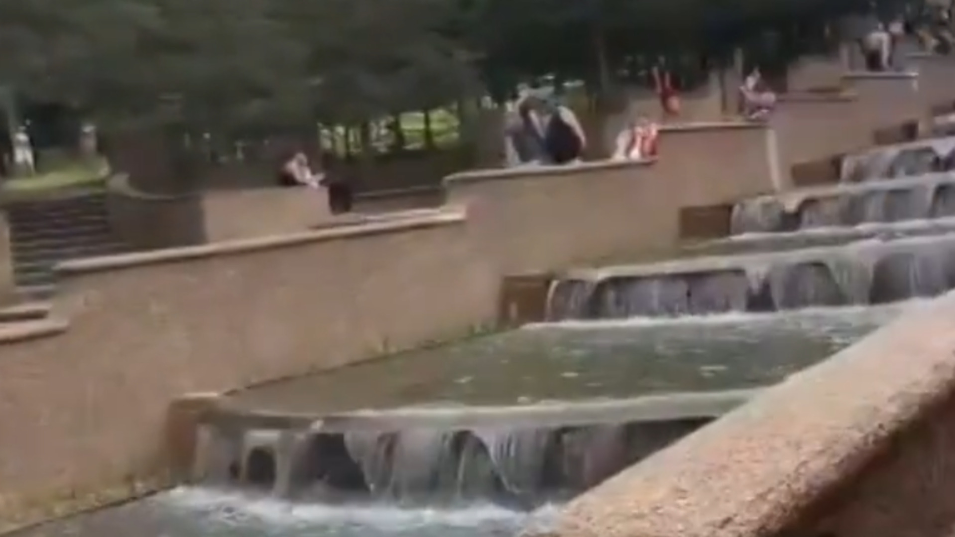 Trump praised for cleaning up Lincoln Memorial after years of neglect