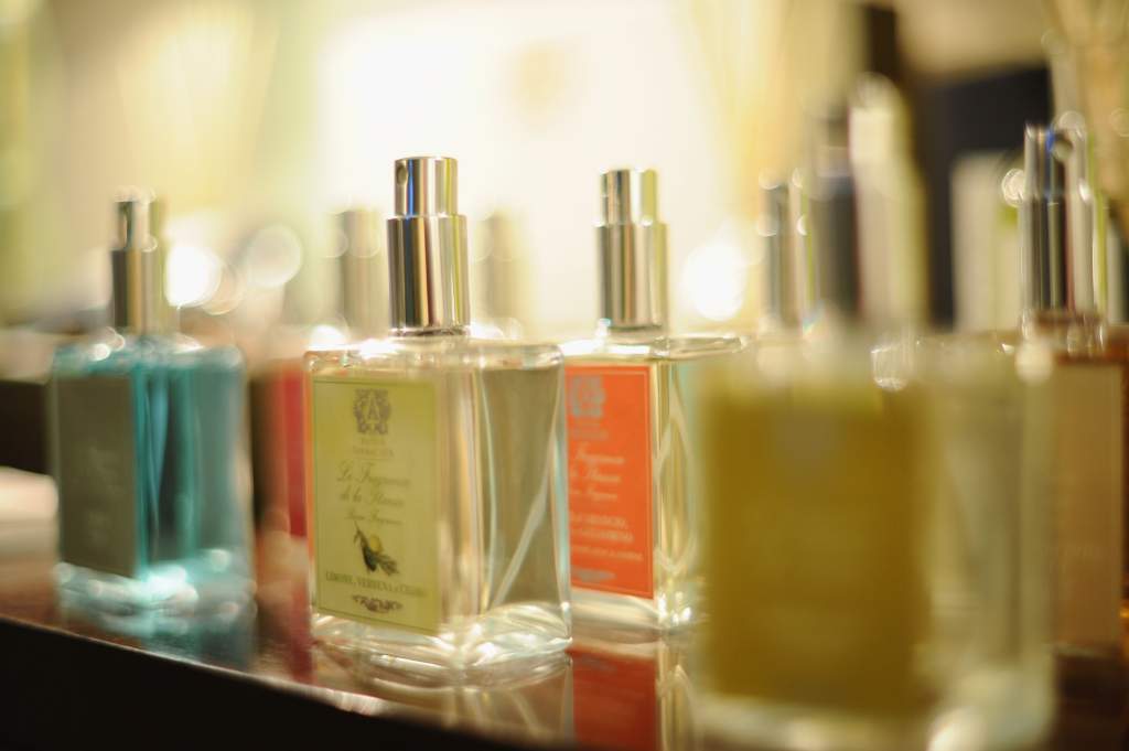 Police charge 4 people after fragrances stolen across Hamilton