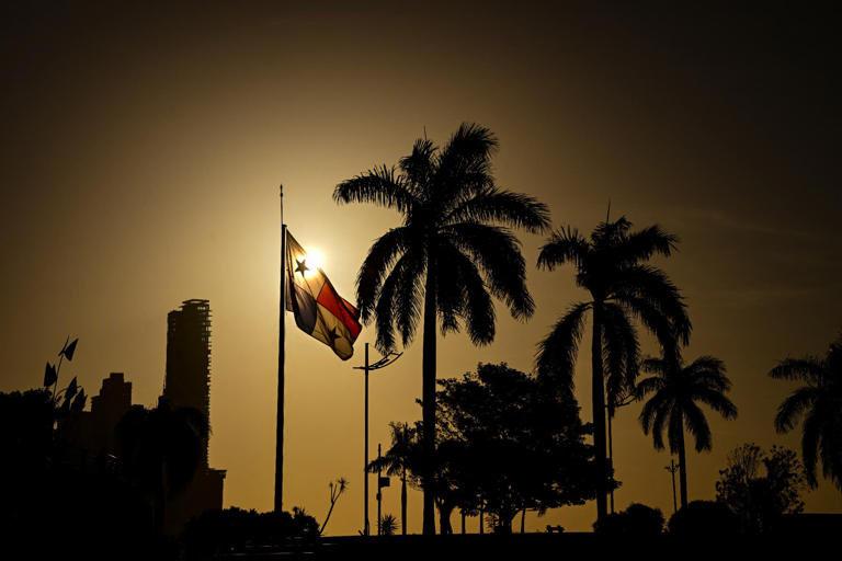 Une panne d'électricité massive plonge la capitale du Panama dans le ...