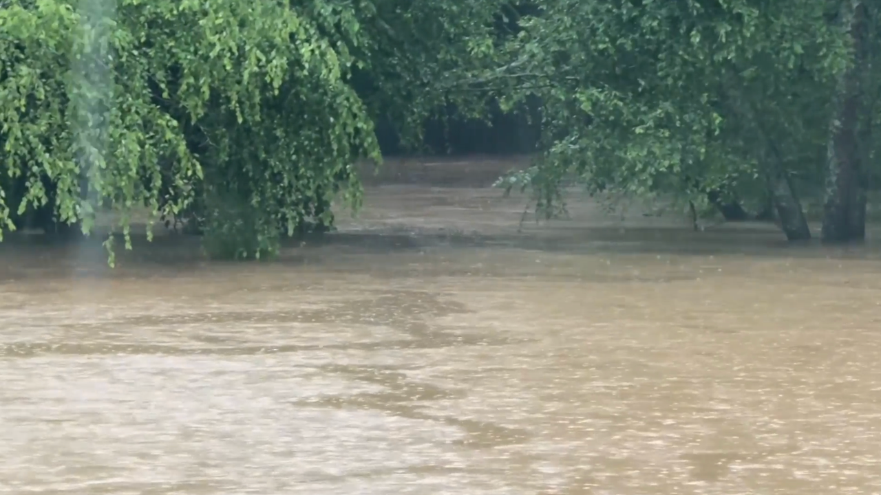 Flash flood threat grows north of Atlanta as Big Creek rises in Forsyth ...