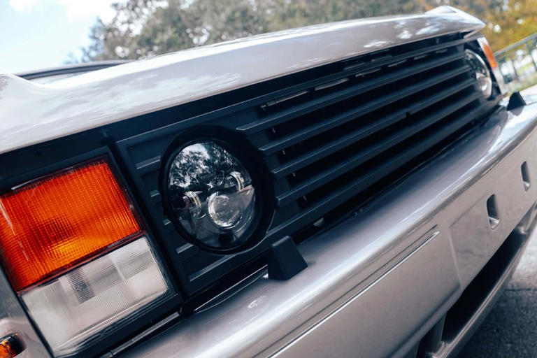 Il restomod della Range Rover che monta un V8 da 800 CV