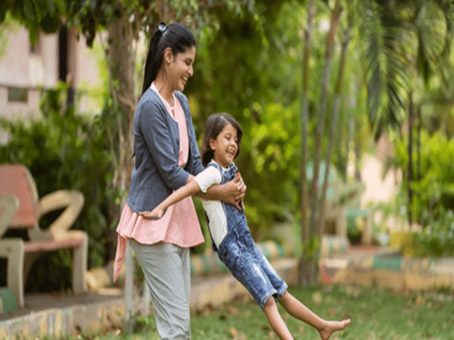 Summer vacation tips: Put down your mobile and spend time with your ...