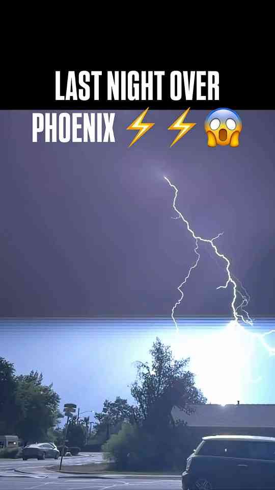Lightning strikes in Phoenix: Slow-motion storm footage