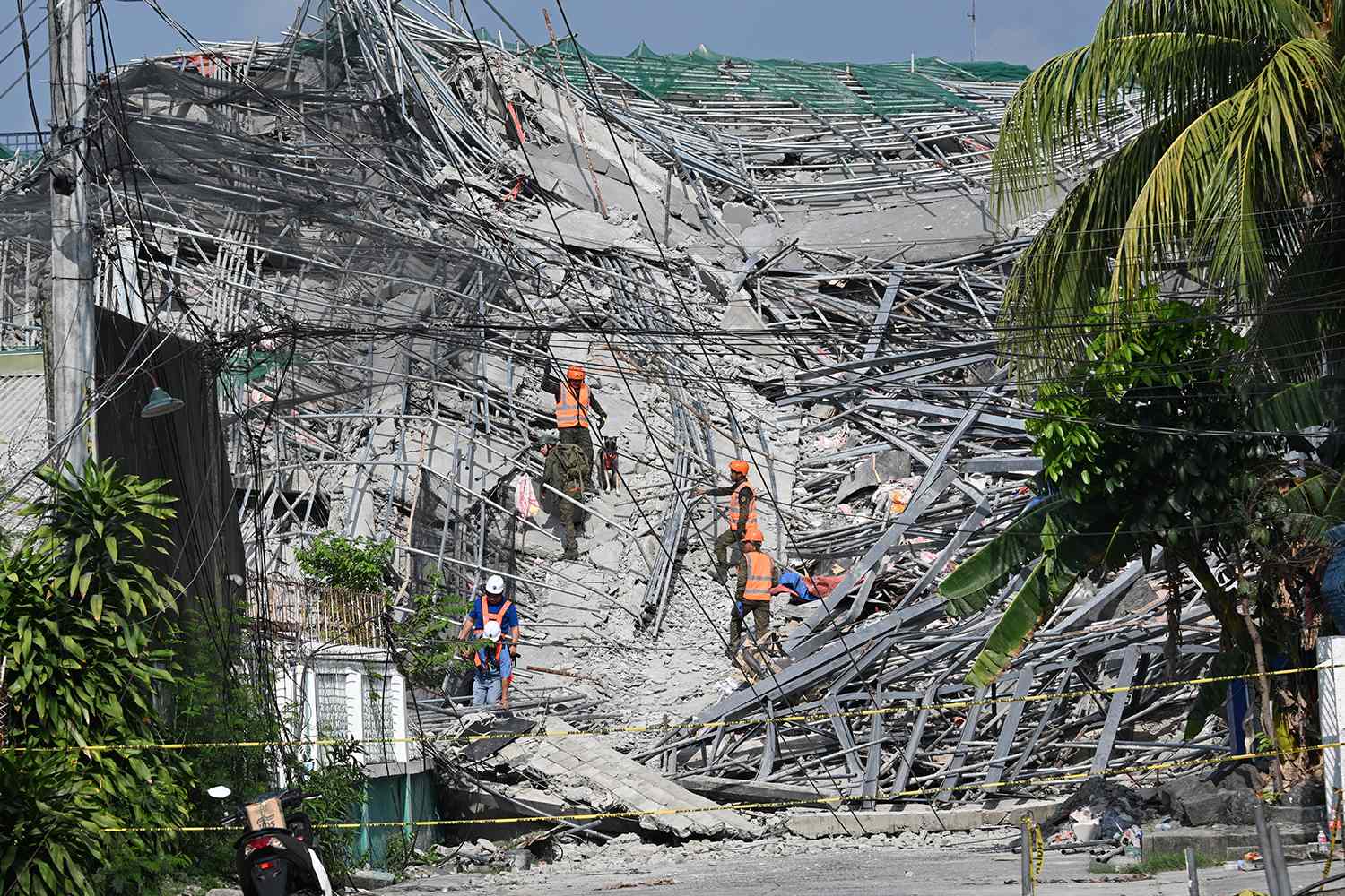 At least 4 dead and 17 missing after 9-story building collapses as ...