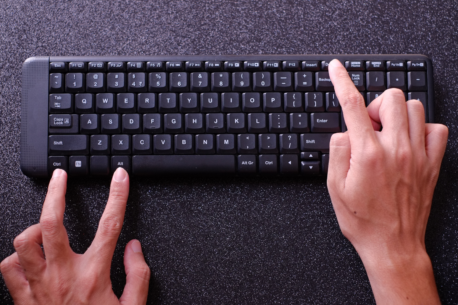 「Ctrl＋Alt＋Del」だけじゃない? Windowsに隠された緊急再起動の最終手段