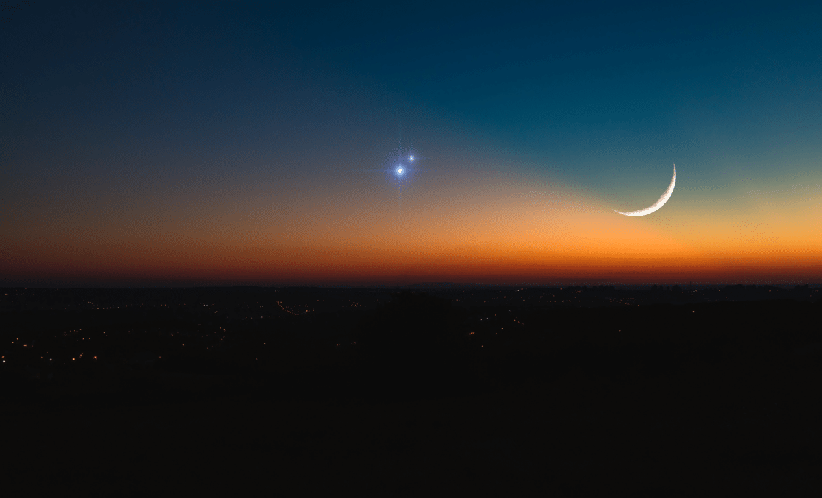 Watch Spica shine brightly beside the moon in a spectacular display ...