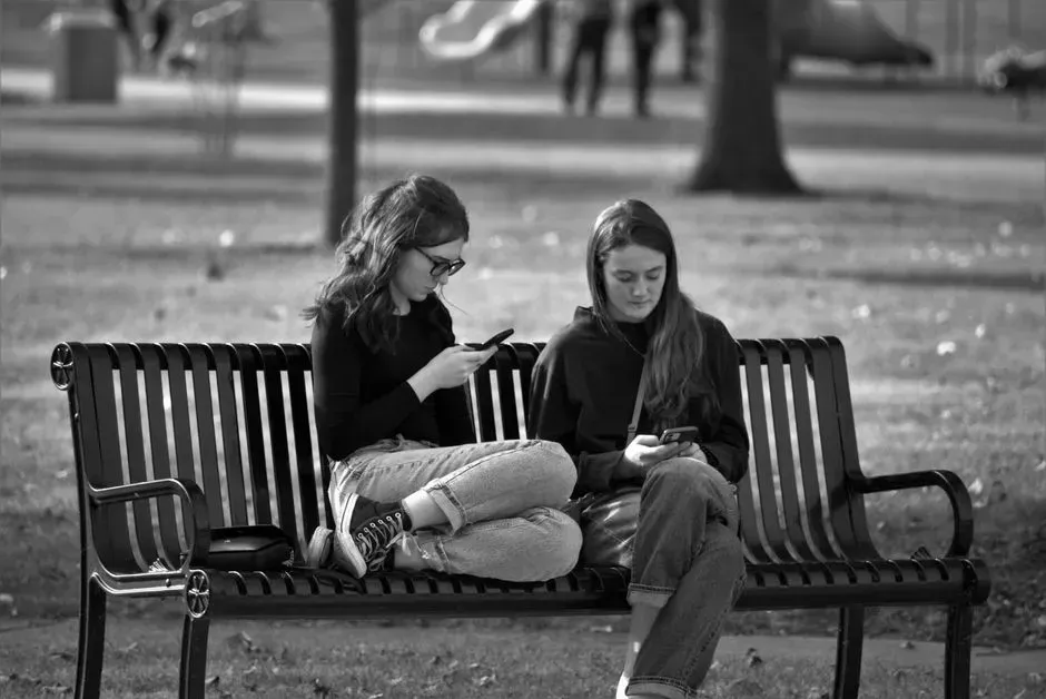 8 signs someone's bad manners make people instantly uncomfortable