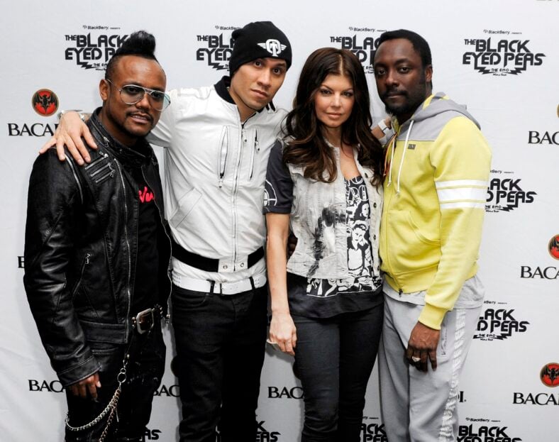 Fergie holds back tears during Black Eyed Peas’ AMAs reunion