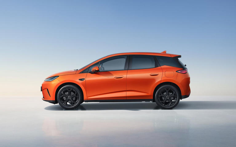 BYD takes on the European supermini market with the Dolphin G DM-i
