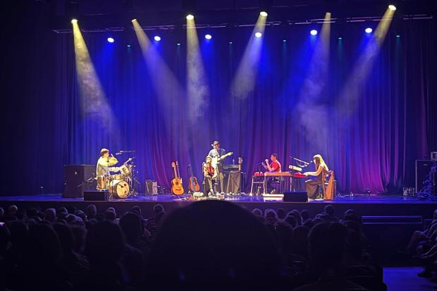 Antipodean alien Aldous Harding delivers incredible show at Brighton Dome
