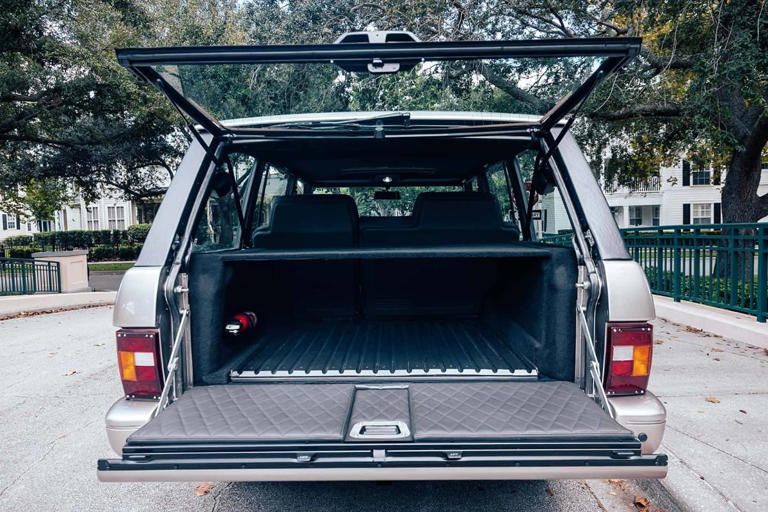 Il restomod della Range Rover che monta un V8 da 800 CV