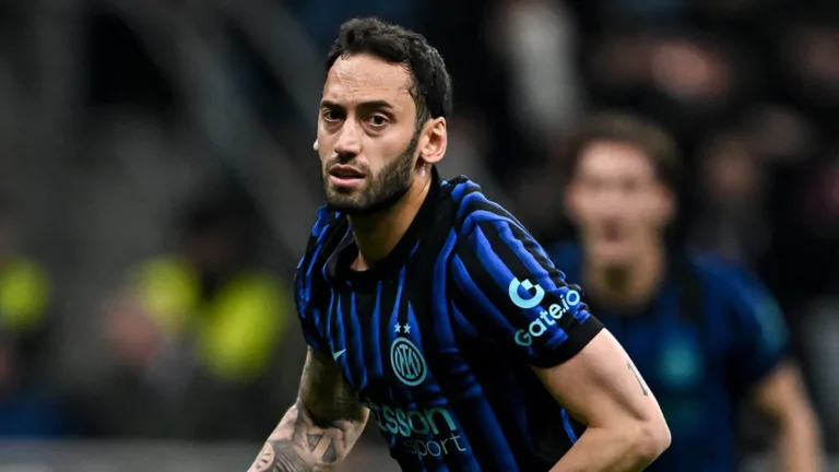 Calhanoglu si allena ancora a parte in Turchia: obiettivo essere al 100 ...