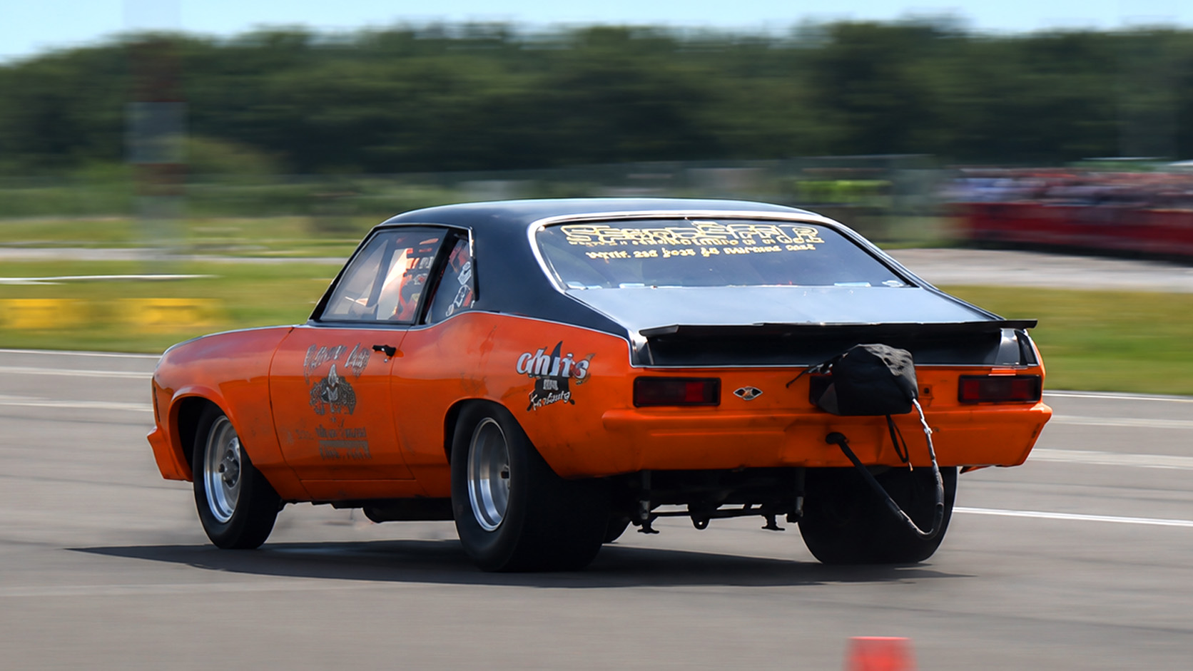 This muscle car turns an acceleration test into a sound experience