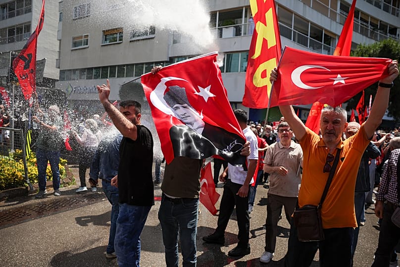 Turkish police use water cannon ahead of deposed opposition leader's ...