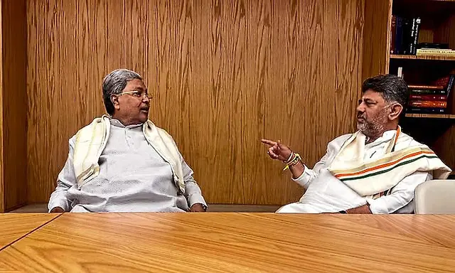 Gear up for second freedom struggle, Siddaramaiah tells Shivakumar