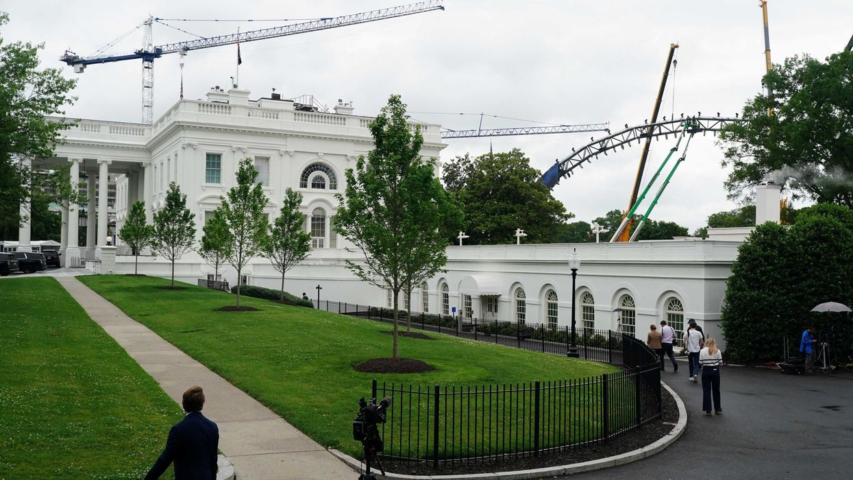 Internet criticizes White House UFC stage design