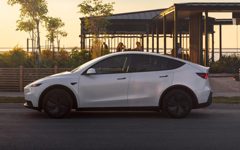 Tesla’s robot eyes missed 14,575 stickers, sending every owner back to ...